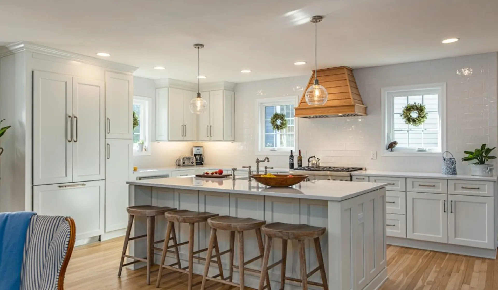 A Showcase of Outdoor Ambiance: The Restaurant Patio - Fineline Kitchens Inc.